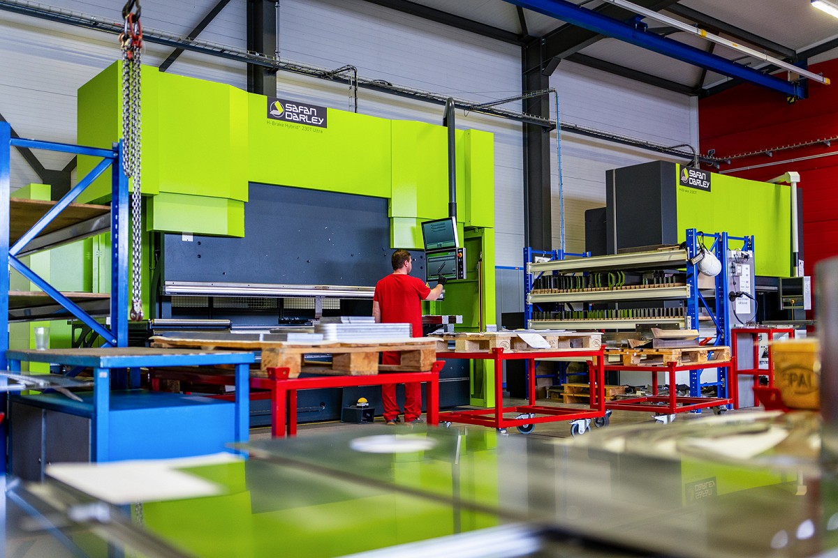 Bez programovacího softwaru AutoPOL si práci na ohraňovacích lisech už ...